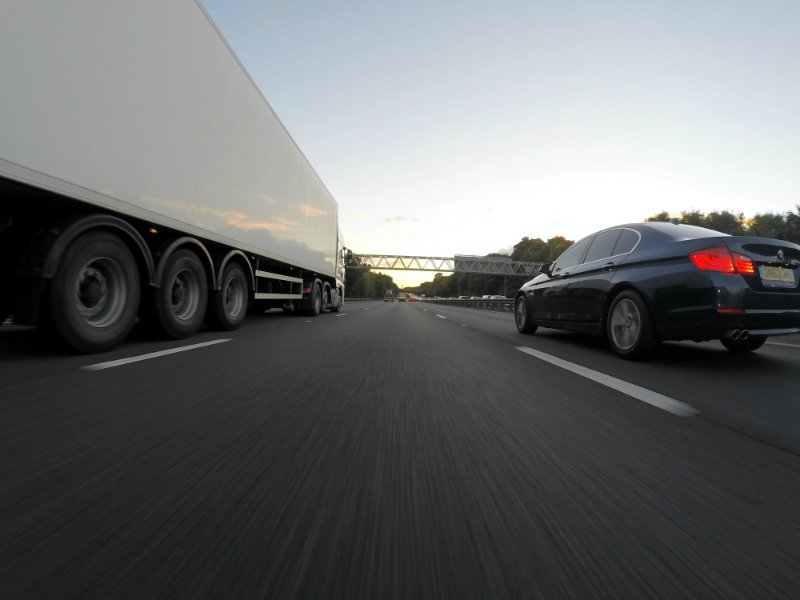 Can Trucks Drive in the Left Lane? State by State Laws